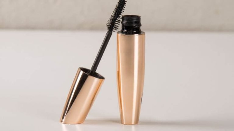 How To Get Off Waterproof Mascara In 2 Easy Ways!